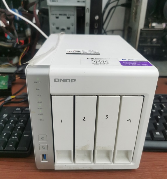 NAS QNAP 4 Bay ( 4x2TB )- HDD rusak dan clicking - Indo Data Recovery